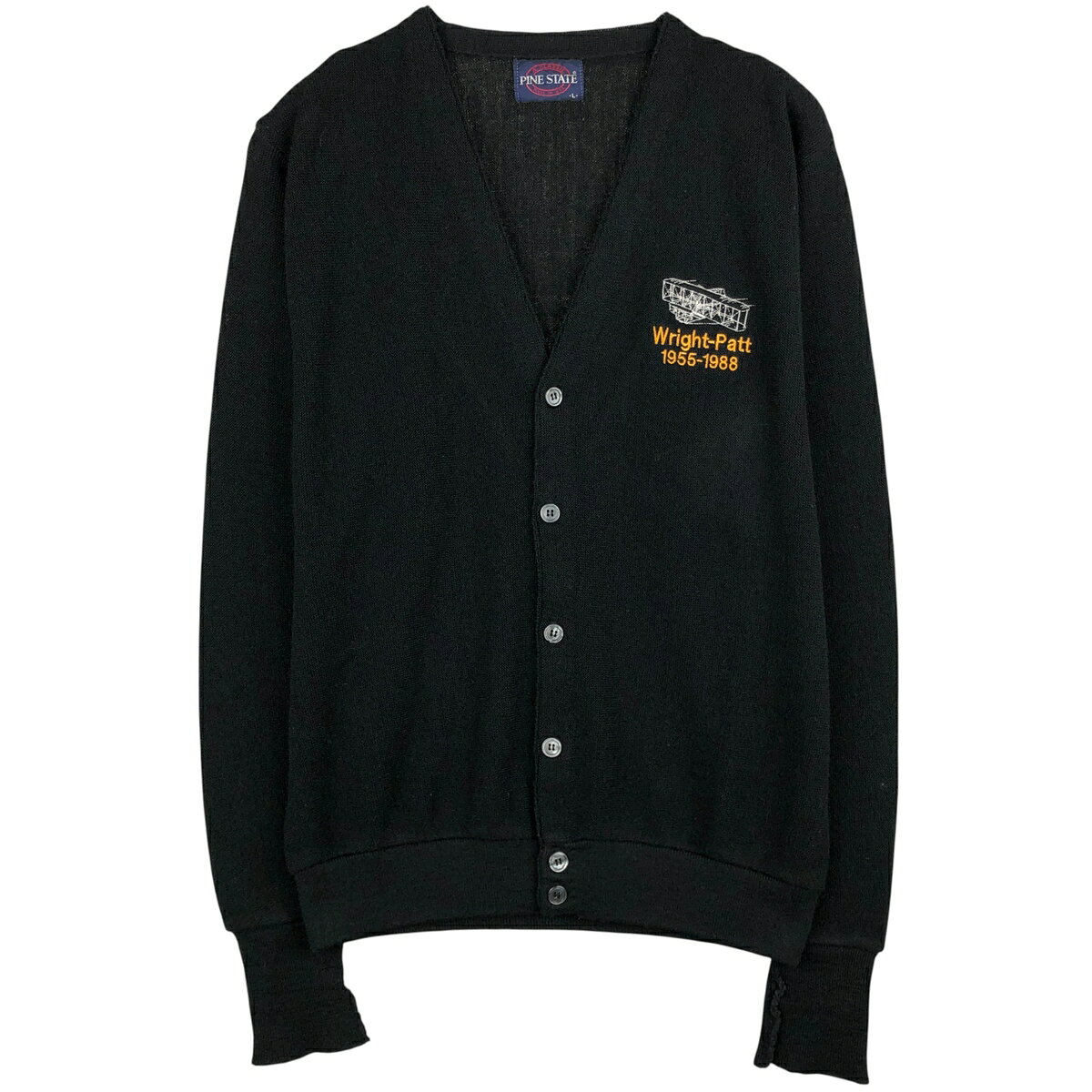 商品詳細 ブランド・PINE STATE・ 特徴・長袖・ヴィンテージ・ モデル/形状・アクリルニットカーディガン・ 素材・不明・ 色・ブラック系 黒色・ 柄・無地・ロゴ刺繍・ 生産国・USA製・ 年代・80年代・ サイズ・メンズL・表記サイ...