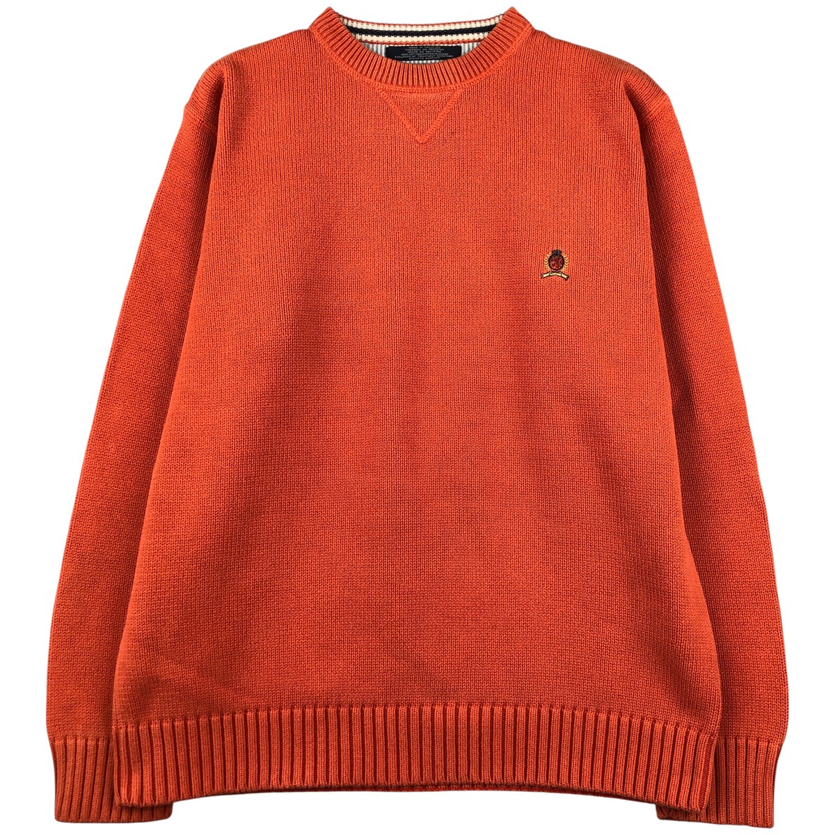 商品詳細 ブランド・TOMMY HILFIGER・トミーヒルフィガー・ 特徴・長袖・クルーネック(丸首)・前Vガゼット・ モデル/形状・コットンニットセーター・ 素材・コットン:100%・ 色・オレンジ系・ 柄・無地・ワンポイント・ 生産国...