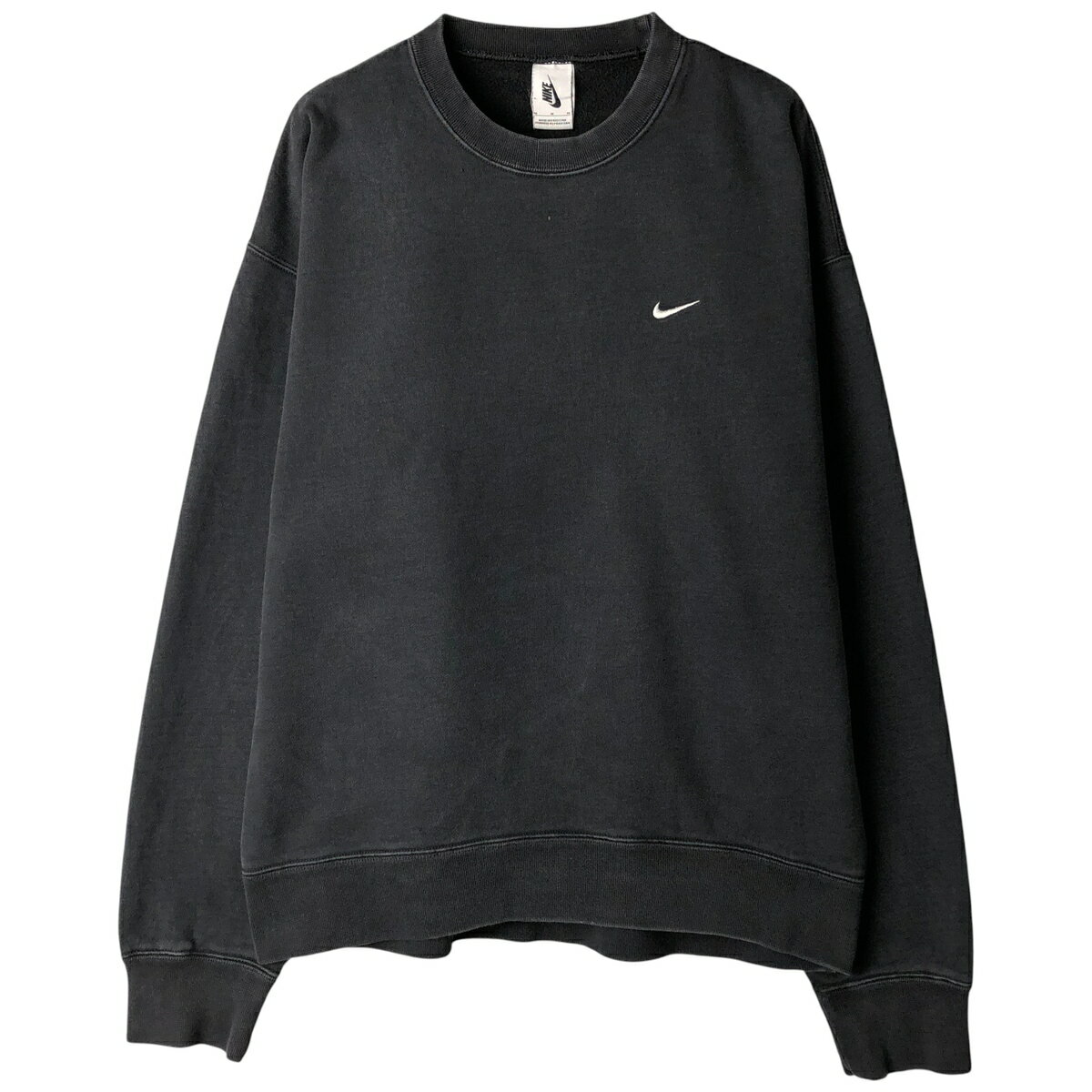 商品詳細 ブランド・NIKE・ナイキ・ 特徴・クルーネック(丸首)・長袖・ モデル/形状・ワンポイントロゴスウェットシャツ トレーナー・ 素材・コットン:84%・ポリエステル:16%・ 色・ブラック系 黒色・ 柄・無地・ワンポイント・ 生産...