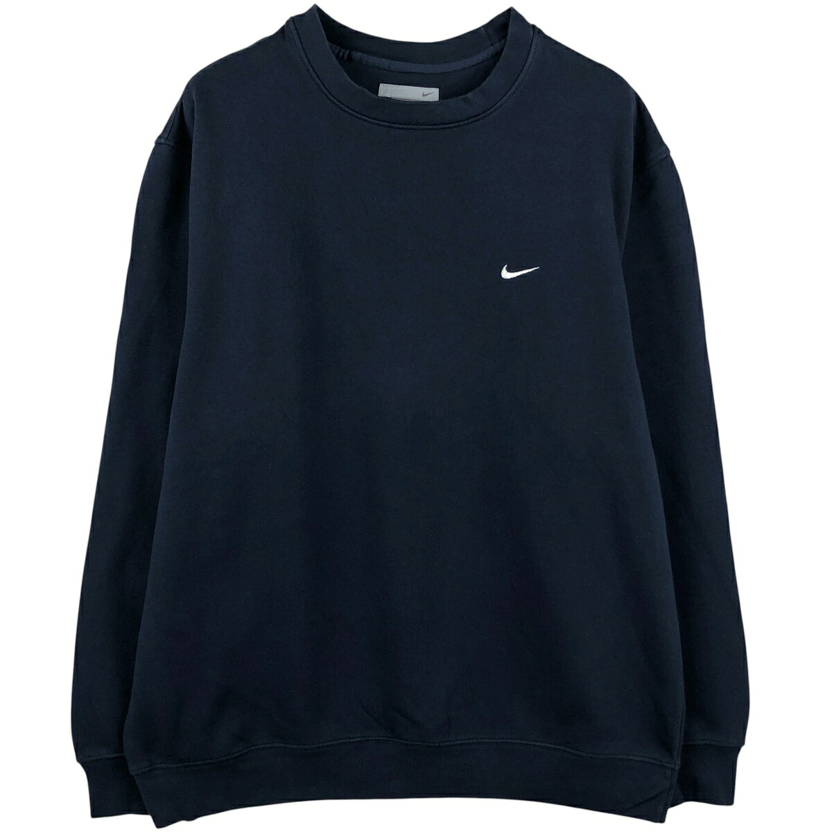 商品詳細 ブランド・NIKE・ナイキ・ 特徴・クルーネック(丸首)・長袖・ モデル/形状・ワンポイントロゴスウェットシャツ トレーナー・ 素材・コットン:77%・ポリエステル:23%・ 色・ネイビー系 紺色・ 柄・無地・ワンポイント・ 生産...