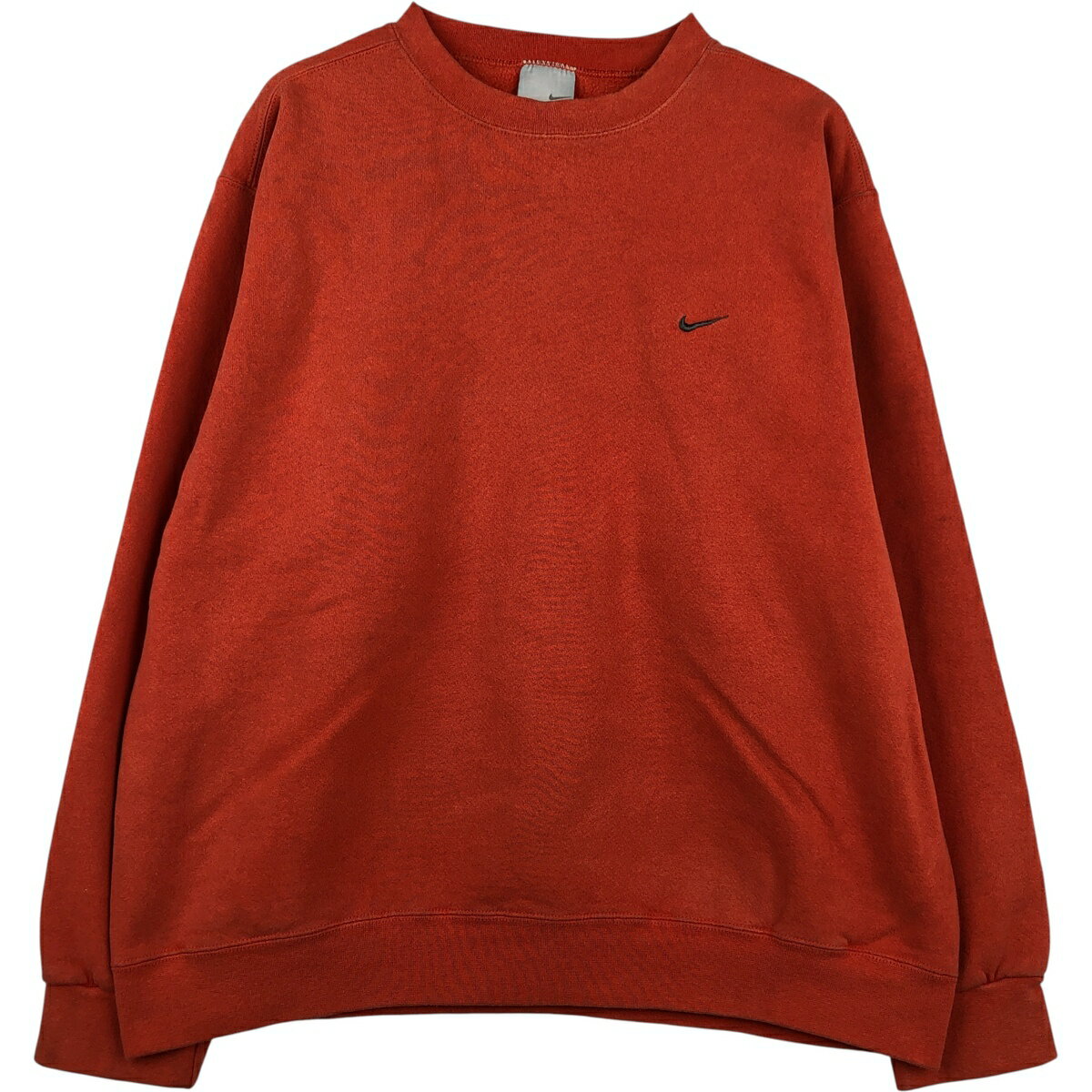 商品詳細 ブランド・NIKE・ナイキ・ 特徴・クルーネック(丸首)・長袖・ モデル/形状・ワンポイントロゴスウェットシャツ トレーナー・ 素材・コットン:80%・ポリエステル:20%・ 色・オレンジ系・ 柄・無地・ワンポイント・ 生産国・メ...