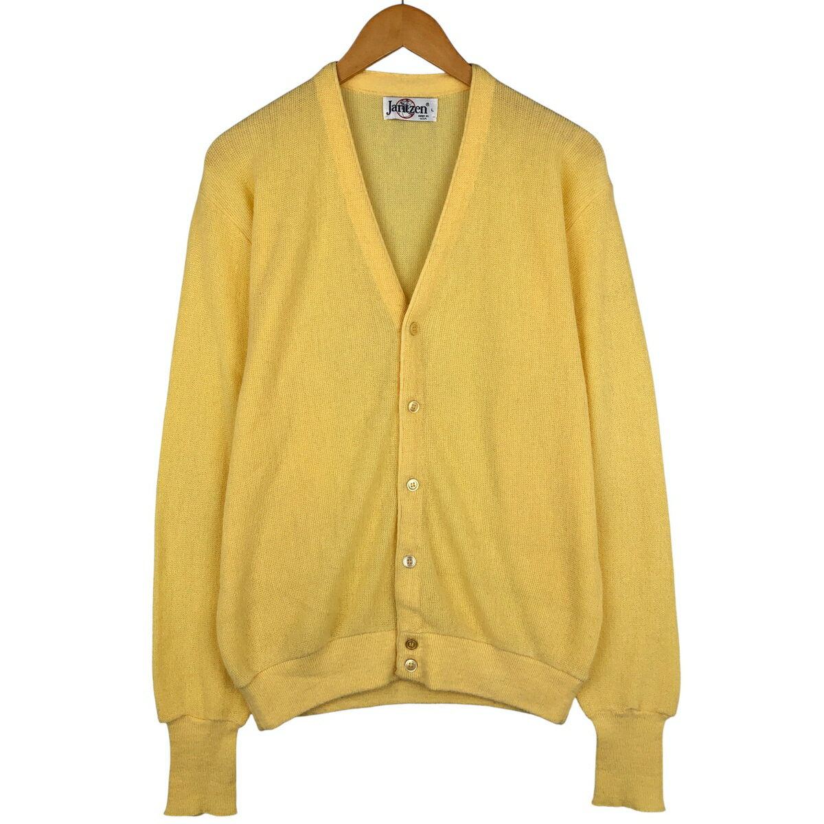 商品詳細 ブランド・Jantzen・ジャンセン・ 特徴・長袖・ヴィンテージ・ モデル/形状・ニットカーディガン・ 素材・不明・ 色・イエロー系 黄色・ 柄・無地・ 生産国・USA製・ 年代・90年代・ サイズ・メンズL・表記サイズ:L・着丈...
