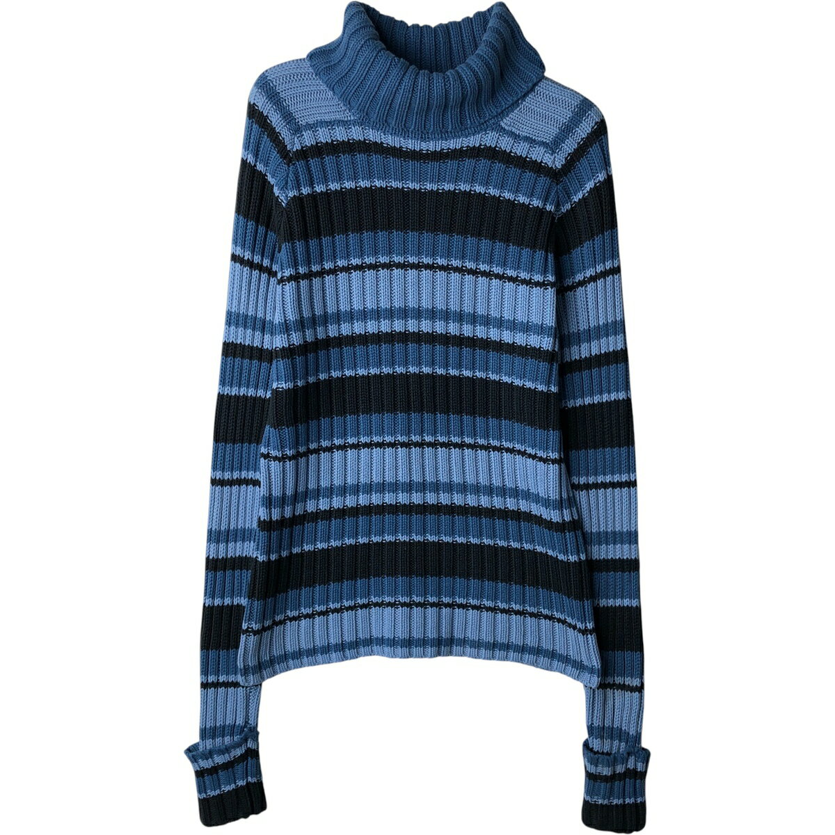 商品詳細 ブランド・HILLARD&HANSON・ 特徴・長袖・タートルネック・短丈 ショート丈・リブ編み・ モデル/形状・タートルネック アクリルニットセーター・ 素材・アクリル:55%・コットン:45%・ 色・ブルー系 青色・ネイビー系...