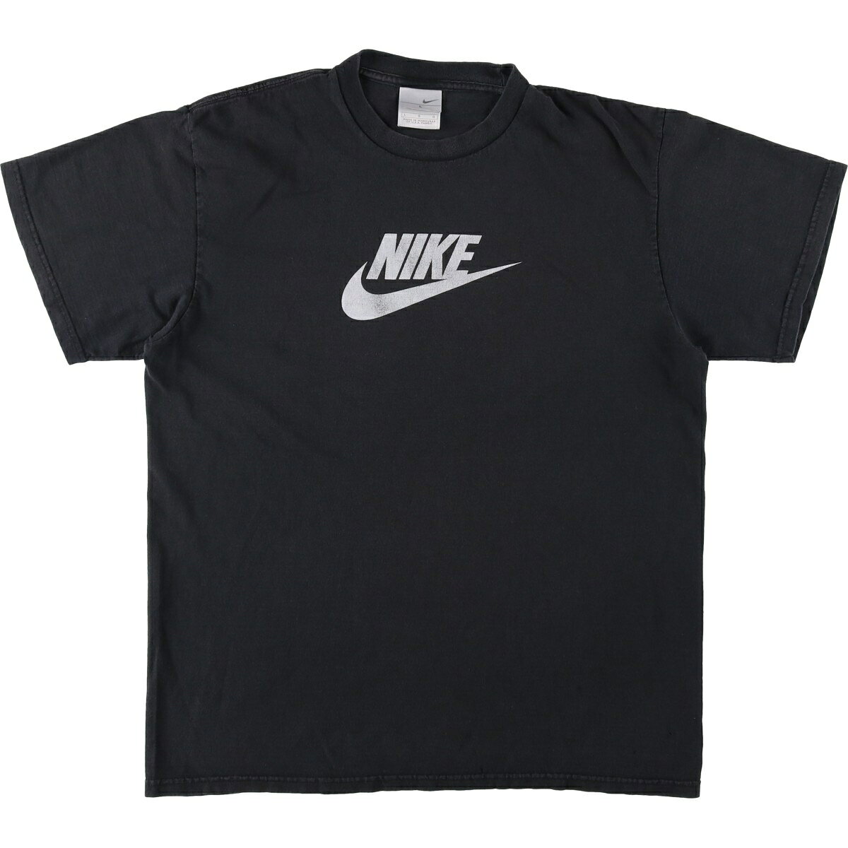 商品詳細 ブランド・NIKE・ナイキ・ 特徴・半袖・クルーネック(丸首)・センターロゴ・ モデル/形状・ロゴプリントTシャツ・ 素材・コットン:100%・ 色・ブラック系 黒色・ 柄・ロゴプリント・ 生産国・ホンジュラス製・ 年代・00年代...