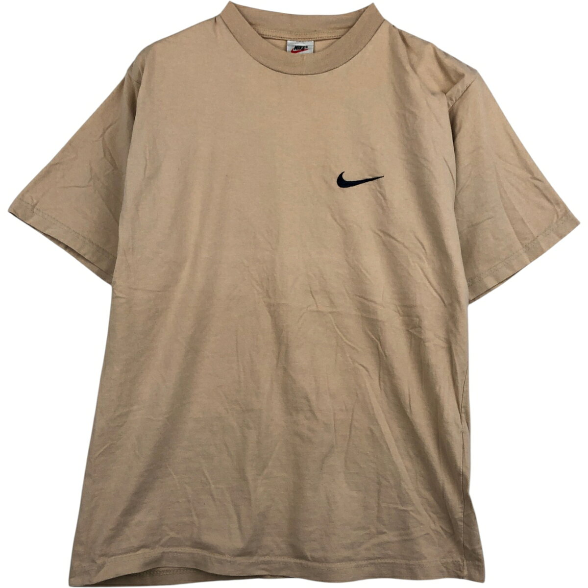 商品詳細 ブランド・NIKE・ナイキ・ 特徴・半袖・クルーネック(丸首)・ヴィンテージ・ モデル/形状・ワンポイントロゴTシャツ・ 素材・コットン:70%・ポリエステル:30%・ 色・ベージュ系・ 柄・無地・ワンポイント・ 生産国・トルコ製...