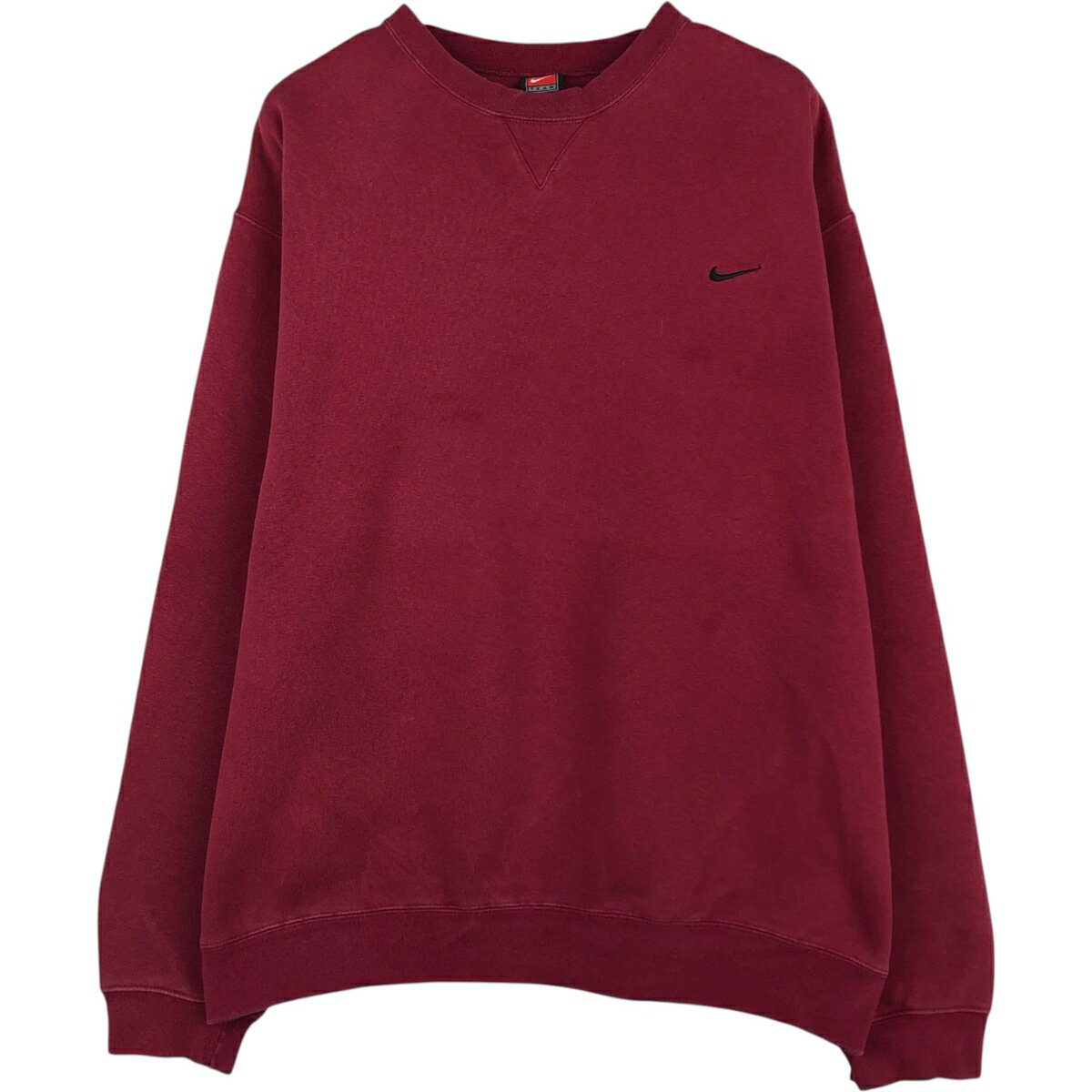 商品詳細 ブランド・NIKE・ナイキ・ 特徴・クルーネック(丸首)・長袖・前Vガゼット・フェード・ モデル/形状・TEAM・ワンポイントロゴスウェットシャツ トレーナー・ 素材・コットン:80%・ポリエステル:20%・ 色・ワインレッド・ ...