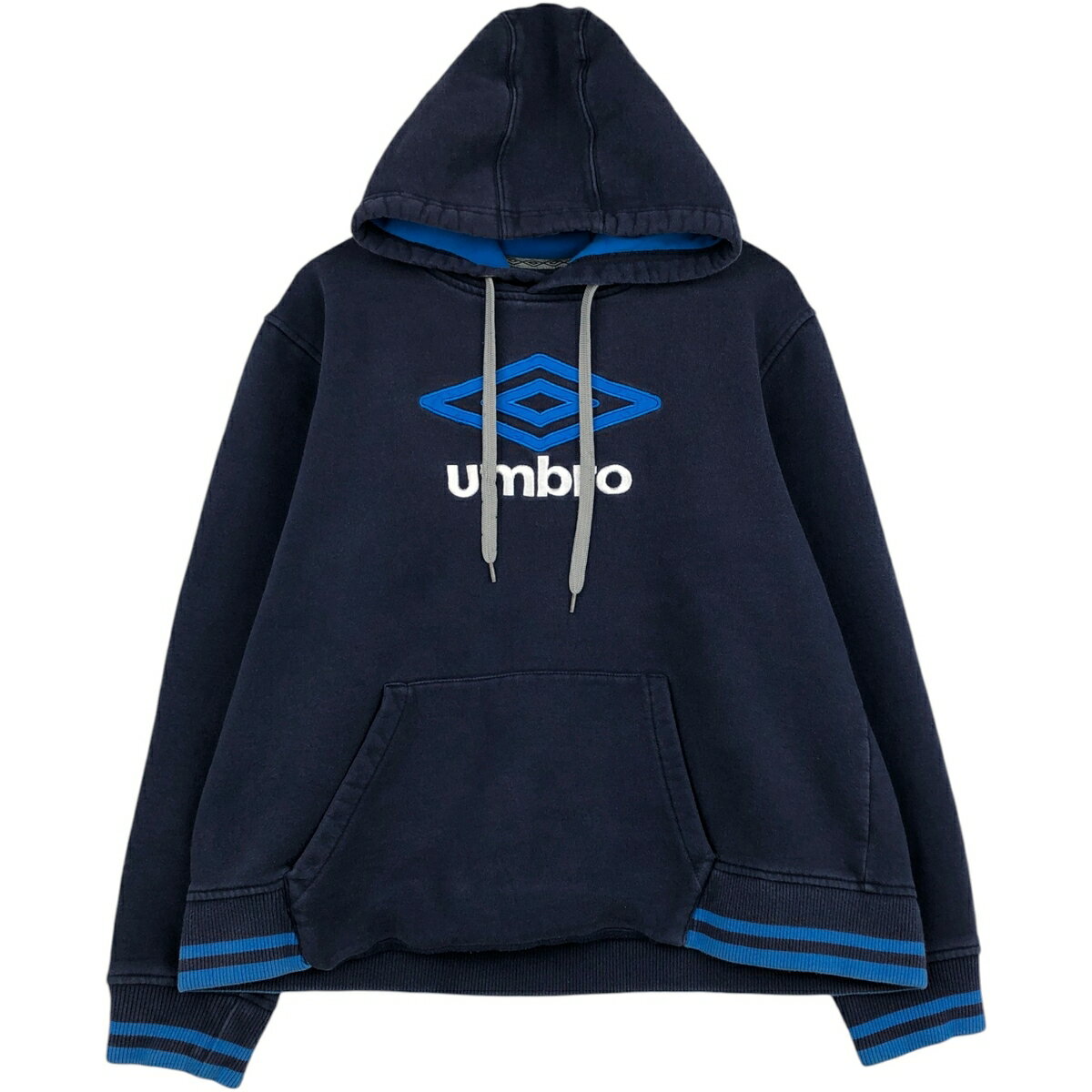 商品詳細 ブランド・UMBRO・アンブロ・ 特徴・プルオーバー・長袖・フェード・ モデル/形状・スウェットプルオーバーパーカー・ 素材・コットン:74%・ポリエステル:26%・ 色・ネイビー系 紺色・ 柄・ロゴ刺繍・ 生産国・バングラデシュ...