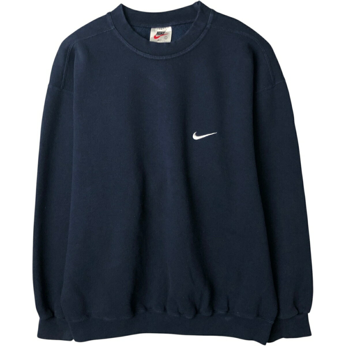 商品詳細 ブランド・NIKE・ナイキ・ 特徴・クルーネック(丸首)・長袖・ヴィンテージ・ モデル/形状・ワンポイントロゴスウェットシャツ トレーナー・ 素材・コットン:80%・ポリエステル:20%・ 色・ネイビー系 紺色・ 柄・無地・ワンポ...