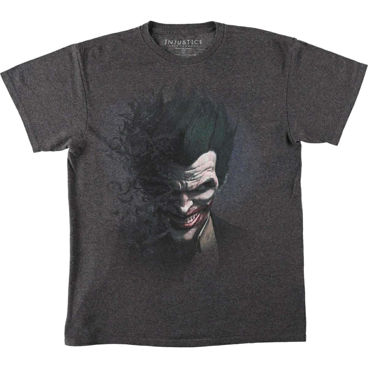 商品詳細 ブランド・INJUSTICE・ 特徴・クルーネック(丸首)・半袖・フェード・ モデル/形状・BATMAN バットマン ジョーカー・映画 ムービーTシャツ・ 素材・コットン:50%・ポリエステル:50%・ 色・チャコール・ 柄・プリ...