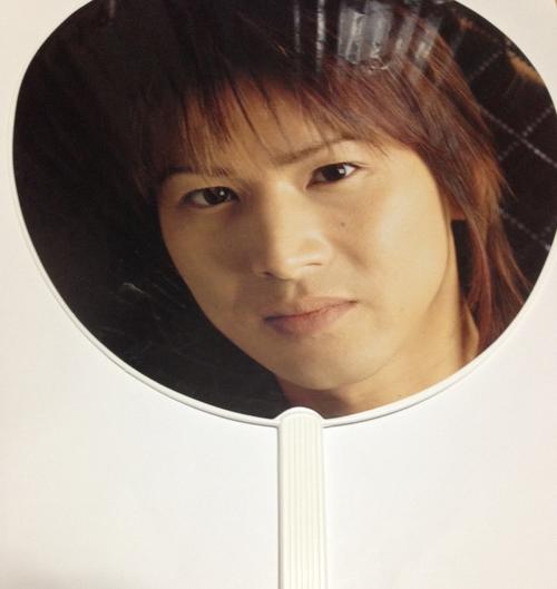 ☆ジャニーズ公式グッズ☆ 　　　　 　　 ☆ 　 堂本光一・Kinki Kids ☆　　　　　 商品名 　　　♪ 公式うちわ　♪ ◇コンサート名◇ 　　 ◇発送方法◇ 　　 冊紙で補強　防水用包装紙で包装いたします。。 　　　&nbsp;&...
