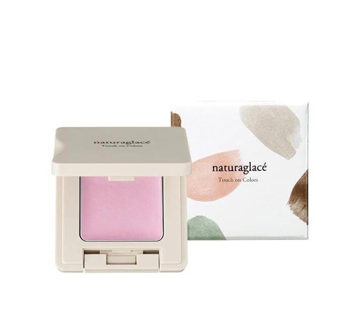 繊細な色と光のレイヤードで、ニュアンスをチェンジし、血色感・立体感・透明感を思うがままにコントロール。いつものメイクに重ねるだけで、骨格の陰影や肌本来の美しさを引き立て、つややかで抜け感のあるメイクを叶えます。植物オイルベースに色材・着色パ...