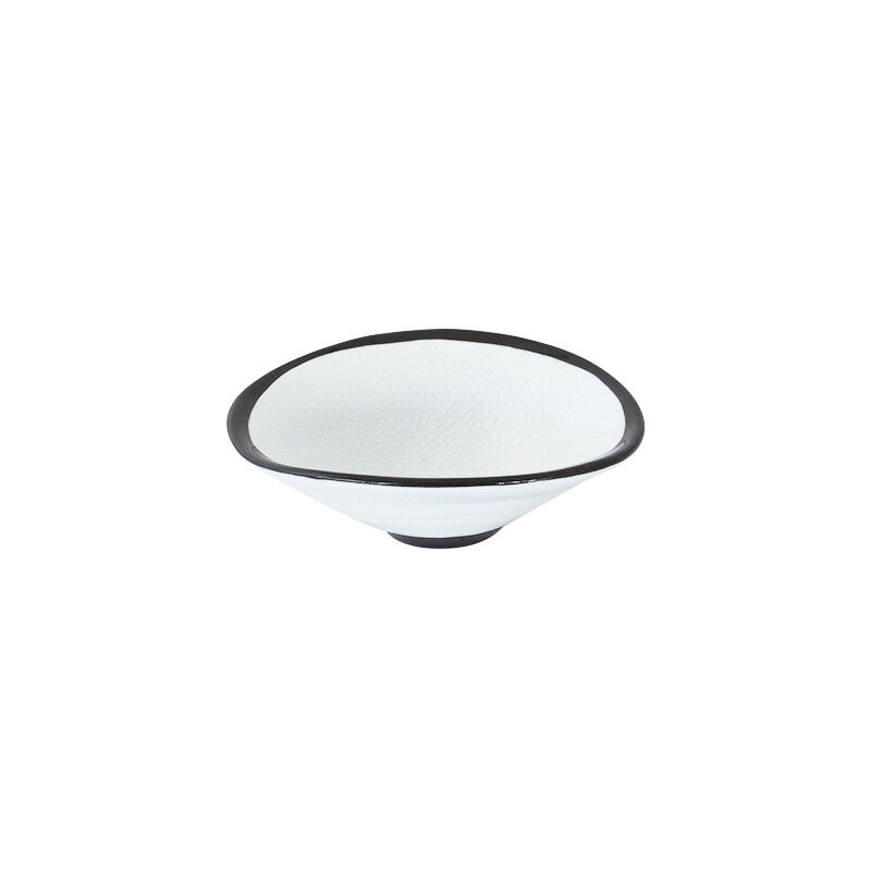 ■KAIRAGI カイラギ　たわみボウル 小■ ・サイズ：L12.4×S11.2×H4.3cm ・素材：磁器 ・電子レンジ：使用不可 ・食洗機：使用不可 ・原産国：日本