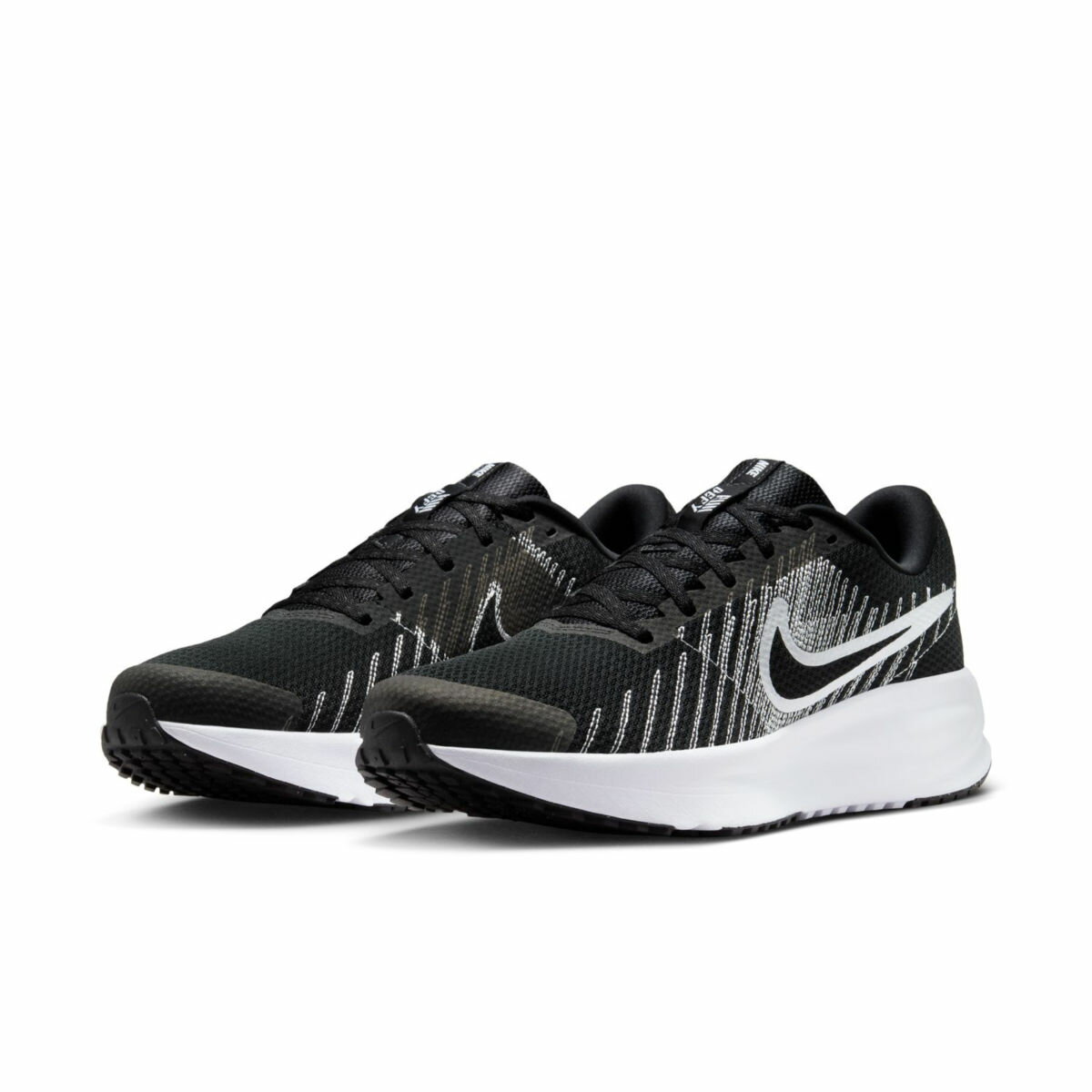 ■NIKE RUN DEFY/ナイキ ラン デファイ 新しいナイキ デファイを履いて、思いのままに走ろう。 フォームミッドソール、通気性に優れたアッパー、しっかりしたトラクションを組み合わせて、どんな距離やペースのランにも最適な一足に仕上げ...