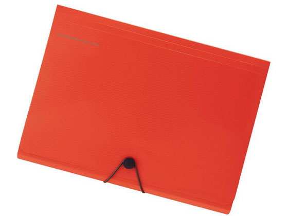 【商品説明】フタを後ろにまわしてバッグに収納すれば、書類の出し入れがスムーズに。バンドでしっかりホールド。【仕様】●色：オレンジ●サイズ：A4●外寸法：縦240×横325×背幅18mm●材質：表紙・ポケット／ポリプロピレン、バンド留め具／P...