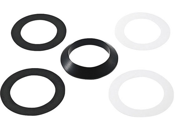 【商品説明】●ロータンクとサイフォン（32、38兼用）の接続部用【仕様】●内容：32・38用平パッキン、スベリパッキン、32・38兼用三角パッキン各1枚入り●注文単位：1個【備考】※メーカーの都合により、パッケージ・仕様等は予告なく変更にな...