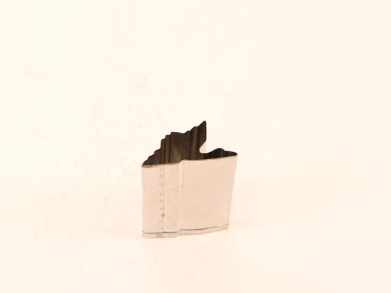 【商品説明】技術と経験を生かしユーザーの期待にこたえる事が出来る。抜きやすい、扱いやすい丹精込めて一つ一つ手作業で作製。【仕様】●製品サイズ（mm）：14×28×42●生産地：日本●材質：18−8ステンレス【備考】※メーカーの都合により、パ...