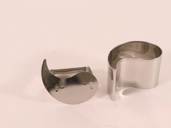 【商品説明】飲食店御用達の商品。一般家庭でも活躍するアイテム。【仕様】●サイズ（約）：83x40x50mm●素材・材質：ステンレススチール●日本製【備考】※メーカーの都合により、パッケージ・仕様等は予告なく変更になる場合がございます。【検索...