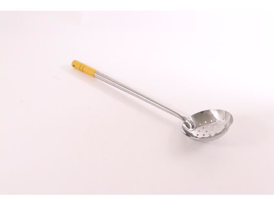 【商品説明】飲食店では定番のアイテム。【仕様】●サイズ（約）：径／13cm、柄長さ／36．5cm●素材・材質：18−0ステンレス●日本製【備考】※メーカーの都合により、パッケージ・仕様等は予告なく変更になる場合がございます。【検索用キーワー...
