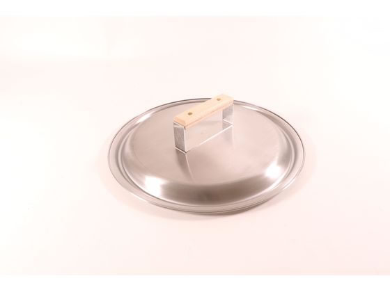 【商品説明】餃子鍋用の蓋。【仕様】●サイズ（規格）：30cm用●素材・材質：18−0ステンレス、天然木●日本製【備考】※メーカーの都合により、パッケージ・仕様等は予告なく変更になる場合がございます。【検索用キーワード】カンダ　かんだ　神田　...