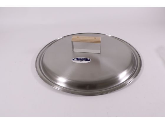 【商品説明】餃子鍋用の蓋【仕様】●サイズ（約）：外径390mm●素材・材質：18−0ステンレス・天然木●日本製【備考】※メーカーの都合により、パッケージ・仕様等は予告なく変更になる場合がございます。【検索用キーワード】カンダ　かんだ　神田　...