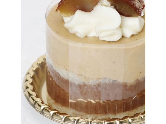 【商品説明】カットしたケーキやムースの周りに巻いて、汚れや乾燥、型崩れを防止するフィルムです。幅40mmタイプ。食品衛生法規格基準適合商品です。【仕様】●サイズ：厚0．025×幅40×長300mm●材質：OPPボードンフィルム●入数：500...