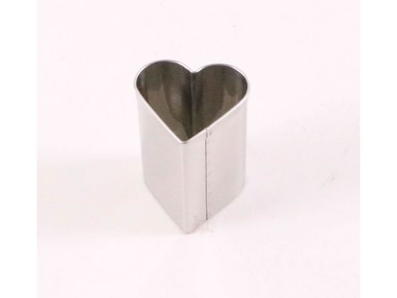 【商品説明】クッキー抜きに【仕様】●サイズ：A×B×高さmm：31×32×H45●材質：18−8ステンレス●生産地：燕三条【備考】※メーカーの都合により、パッケージ・仕様等は予告なく変更になる場合がございます。【検索用キーワード】たかもり　...