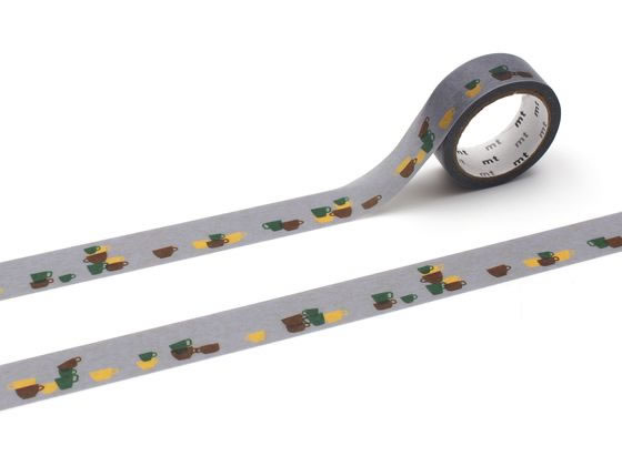 【商品説明】貼って剥がせるマスキングテープ。コーヒーフィルターの廃材をリサイクルしたテープ。テープの紙はコーヒーフィルターの廃材から再生された古紙を70％使用しています。【仕様】●テープサイズ：幅15mm×長さ5m●注文単位：1巻【備考】※...