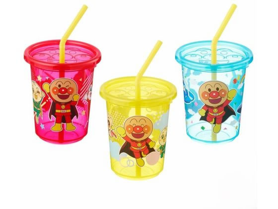 【商品説明】●アンパンマンとその仲間たちの3柄、3色のセットです。それぞれ絵柄も異なります。●丈夫なので洗ってくり返し使えます。●便利なフタ付きです。●直径6mmまでの市販のストローが使用できます。【仕様】【使用上の注意】・本品は完全密封で...