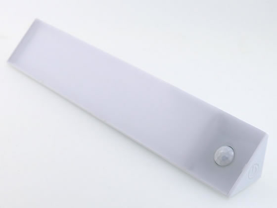 【商品説明】ライト本体の角が90度になっているので、階段・縦置き・廊下など、あらゆるカドにスッキリフィット。付属の両面テープで貼り付けて設置することもできます。人感センサーを搭載しているので、真っ暗な場所で人の動きに反応して、約20秒間点灯...