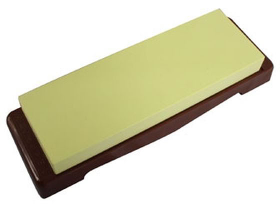 【仕様】●本体サイズ：257x86x45（mm）●本体重量：860g●粒度：8000●生産国：日本【備考】※メーカーの都合により、パッケージ・仕様等は予告なく変更になる場合がございます。【検索用キーワード】ナニワ研磨　スーパー砥石　台付　S...