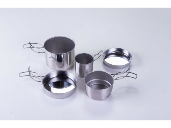 【商品説明】●ラーメンやカレーやすき焼き、デザートのパンケーキまで野外で楽しむことができるクッカーセット●携帯しやすいようにコンパクトに収納できます。●万が一の災害時の備えにもおすすめです。●新潟県燕市商工会議所認定【Made　in　TSU...