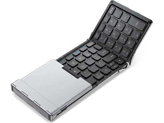 【仕様】【フルサイズ折りたたみ式キーボード　テンキー搭載】便利なテンキーを搭載した折りたたみ式キーボードです。使い慣れたUS配列とノートパソコン向けのパンタグラフ構造で生産性を向上させます。このキーボードは、静かで手触りが良く、自宅やオフィ...