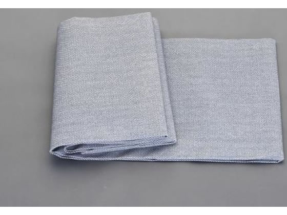 【仕様】●サイズ…1000×5000mm　●厚み…約1mm　●重量…3．5kg　●材質…特殊アクリル繊維（シリコンコーティング）　●瞬間耐熱温度…1300℃　●連続使用可能温度…250℃　●JIS　A　1323A種合格品　●生地に難燃シリコ...