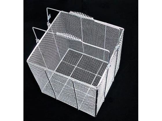 【仕様】●サイズ（mm）…300×300×300（H）　●重量…1730g　●目開…5mm　●メッシュ…4　●線径…0．8mm　●材質…ステンレス（18−8）　●ハンドルは折りたたみ式【備考】※メーカーの都合により、パッケージ・仕様等は予告...