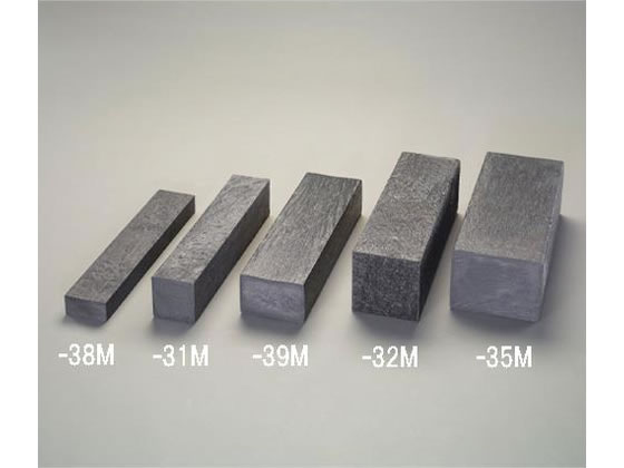 【仕様】●サイズ（mm）…150×150×500（L）　●耐荷重…23．0t　●重量…10．1kg　●材質…廃プラスチック　●公差…±約5mm　●100％廃プラスチックを使用しています。　●耐久性・耐薬品性に優れています。　●耐荷重は角材全...