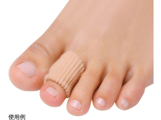 【商品説明】●内側のゲルが足指にかかる衝撃や摩擦を和らげます。●ストレッチ素材の為、指にフィットします。【仕様】●長さ×幅（mm）：25×25●入数：1箱（2個入）●材質：生地／熱可塑性エラストマー・綿、ゲル／Visco　GelR（シリコン...