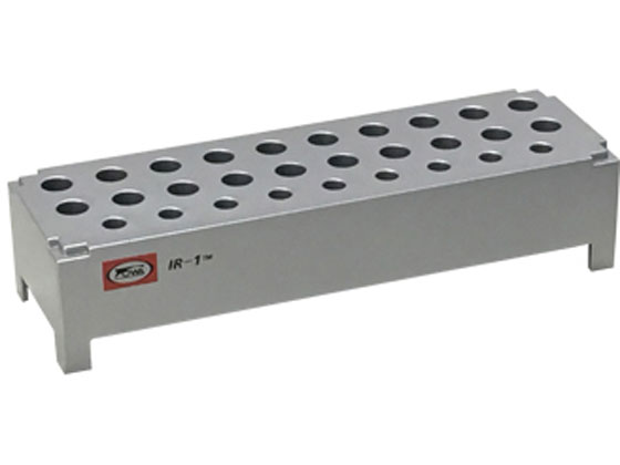 【商品説明】●アルミニウム製でチューブとの隙間がありませんので、熱伝導に優れています。●防錆処理が施され、長時間使用できます。【仕様】●型番：IR−1●適応チューブ：1．5mL・0．5mLチューブ用●サイズ（mm）：210×67×47●収納...