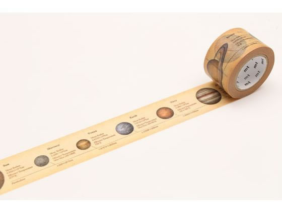 【商品説明】貼って剥がせるマスキングテープmt。手紙に貼ってみたり、ラッピングに使ってみたり、可能性は無限大。【仕様】●色目：図鑑・太陽系●テープサイズ：幅30mm×長さ7m●注文単位：1巻【備考】※メーカーの都合により、パッケージ・仕様等...