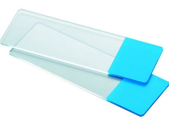【商品説明】●洗浄済みホワイトガラスを使用しております。●四隅を45°に研磨しており安全です。●左端20mmにフロスト加工を施しており、油性ペンなどで書き込みができます。【仕様】●型番：SG-FB●入数：50枚●フロスト部：ブルー●幅×奥行...