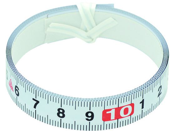 【商品説明】●粘着テープ付フラットテープです。●カットが自由にできます。●数字を左から右に配置しています。【仕様】●型番：ST13-01BP●全長（mm）：1000　●幅（mm）：13　●厚さ（mm）：0．3　●目盛ピッチ（mm）：1　●数...