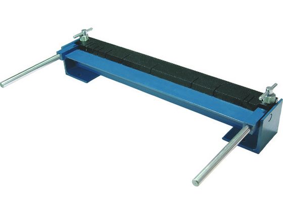 【商品説明】●ミゾの間隔の組み合わせにより、10〜420mmまで5mm、または10mm刻みでほとんどの四面の折り曲げ加工ができます。【仕様】●型番：K-130●折り曲げ能力（mm）：鉄板0．6／アルミ板1．5●全長（mm）：510●SS材【...