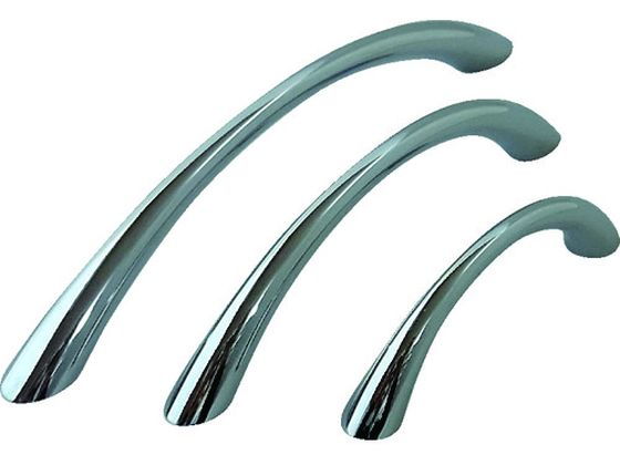 【商品説明】●デザインに優れた握りやすいハンドルです。【仕様】●型番：CM−HAND96●全長（mm）：115　●全高（mm）：27　●ねじ寸法：M4×0．7　●径（mm）：5．2　●ねじ深さ（mm）：5　●取付ピッチ（mm）：96　●B1...