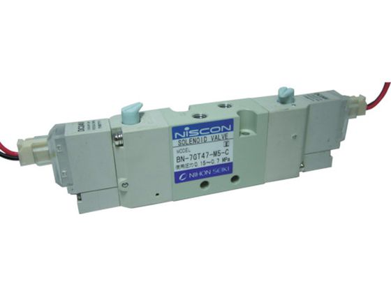 【仕様】●型番：BN-7GT47-M5-C-E200●有効断面積（［［MM2］］）：3．8　●接続口径：M5　●電源（V）：AC200　●使用流体：空気　●最高作動圧力差（MPa）空気：＊　●最高作動圧力差（MPa）水：＊　●オリフィス（m...