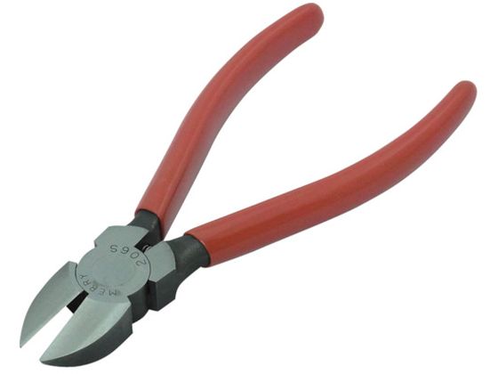 【仕様】●型番：206S-175●全長（mm）：175●切断能力（mm）VA線：2×3芯●切断能力（mm）鉄線：φ2●切断能力（mm）銅線：φ3●鋭刃●ばね付●炭素鋼●グリップ：ポリ塩化ビニール【備考】※メーカーの都合により、パッケージ・仕...