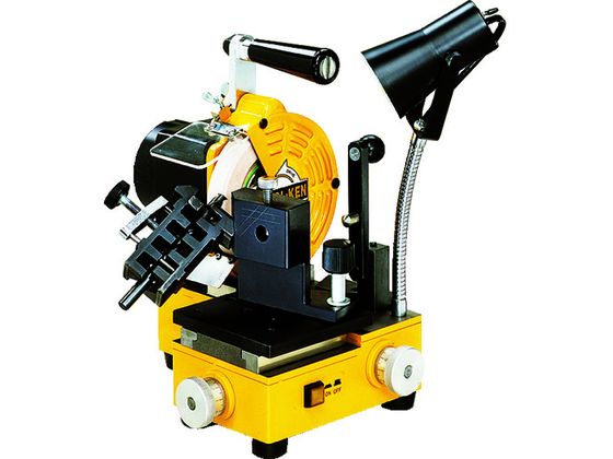 【商品説明】●小型軽量、どこでも簡単に持ち運べます。●ローソク形状ドリルにチゼルポイント成形ができるのでポンチングが不要、薄板穴あけに最適です。●プレートパルドリル（三菱マテリアル）の再研削に最適です。【仕様】●型番：DL-3●研削範囲（m...