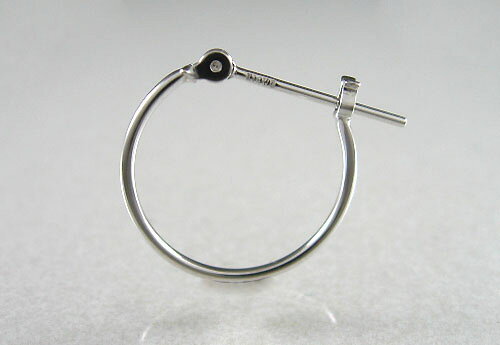 Material｜原材料 K14WG Size｜サイズ 縦15mm×横1mm Comment｜商品説明 ホワイト・ゴールドフープピアス各種サイズ取り揃えております。 当ショップのピアスは、地金も厚くしっかりした作りです。 ※片耳用になります...