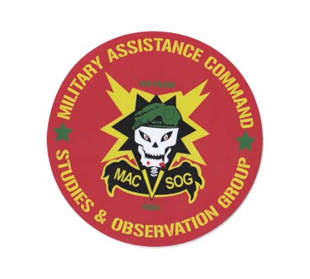 USミリタリースコードロンステッカーになります。 陸海空に跨り巨大組織を形成するアメリカ軍部隊。 掲げているシンボルマークがまたオシャレでユニークなものが多いですね！ こちらは非正規戦タスクフォース、マックヴィ・ソグ（MACV-SOG）。 ...