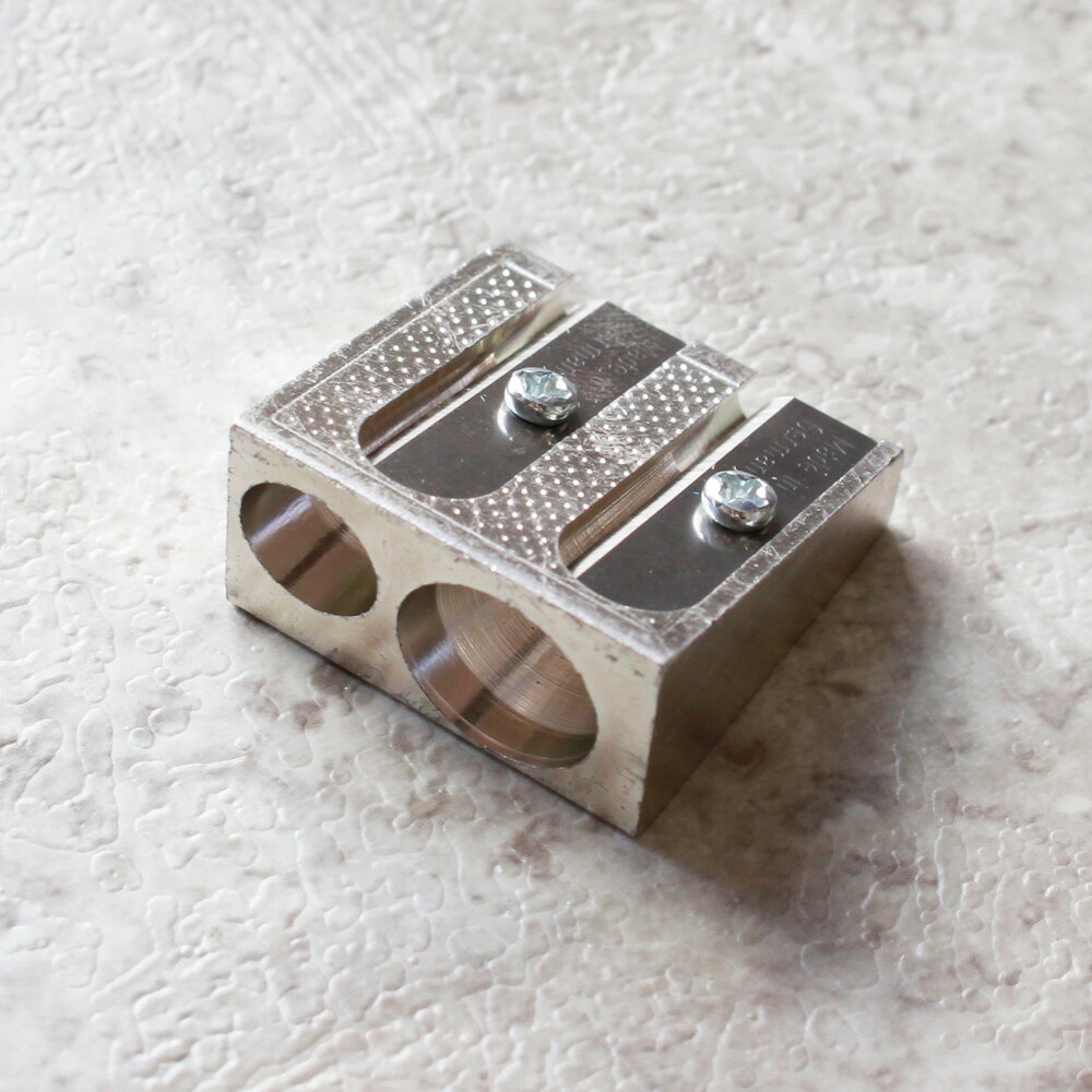 【返品種別B】□「返品種別」について詳しくはこちら□◆この削り器で芯の先端をとがらせることができます！　◆小さい方は普通の鉛筆も削ることができます。■　仕　様　■入数：1個ノック式水性チャコペン(SDY5436、SDY5437、SDY543...