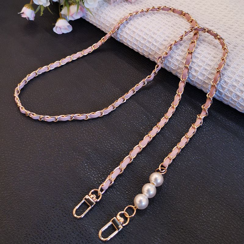 【返品種別A】□「返品種別」について詳しくはこちら□2025年05月 発売メーカー保証 無し◆上品な淡水パールでワンランクアップ。◆PUレザーと金属チェーンを組み合わせた高級感のあるスマホショルダーストラップです。◆3つ並んだ淡水パールがア...