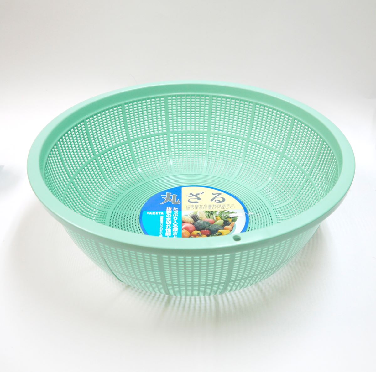 【返品種別A】□「返品種別」について詳しくはこちら□◆水切れが良く、軽くて使いやすい丸ザルです■　仕　様　■サイズ：幅470×奥行470×高さ158mmカラー：ライトグリーン重量：478g材質：耐衝撃ポリプロピレン原産国：日本[TAKEYA...